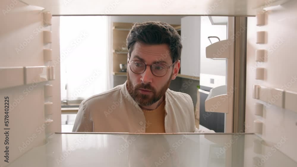 Vidéo Stock Point of view POV inside refrigerator Caucasian hungry man ...