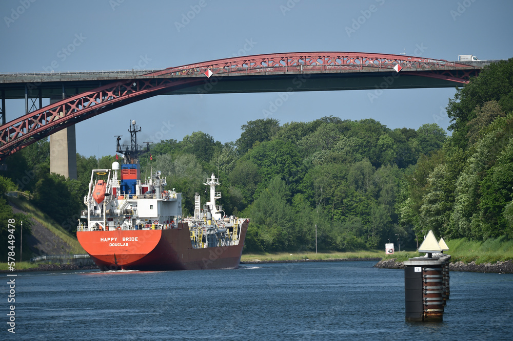 Tankschiff unter der Levensauer Hochbrücke im Nord-Ostsee-Kanal Stock Photo | Adobe Stock