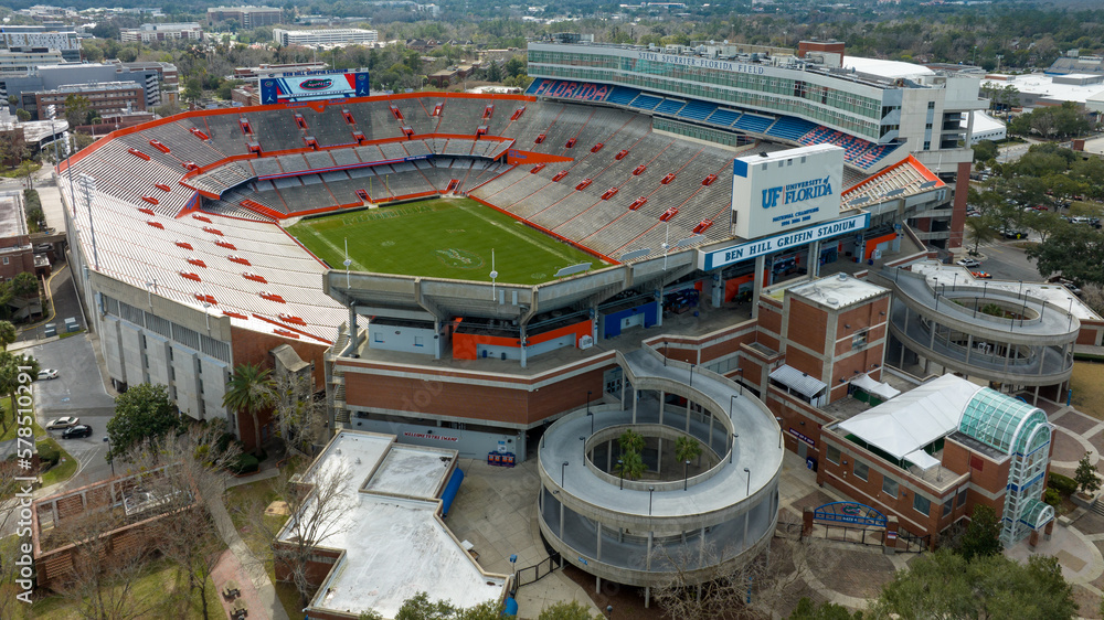 Foto de Aerial view of Ben Hill Griffin Stadium, popularly known as ...