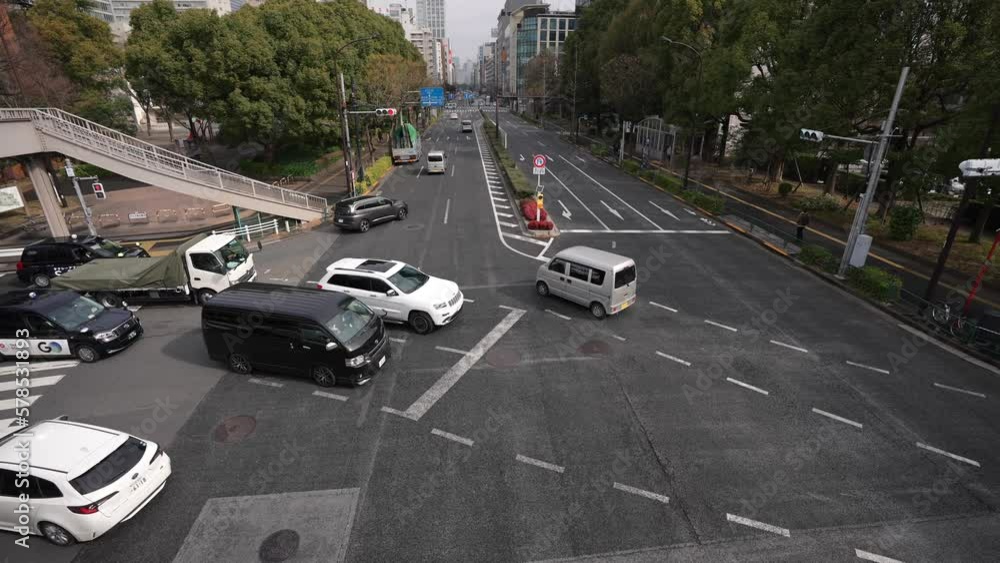 Traffic on the streets of Tokyo. 4K video with cars driving in Tokyo ...