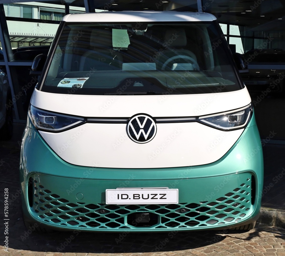 Foto Stock Udine, Italy. March 4, 2023. Front view of Volkswagen ID ...