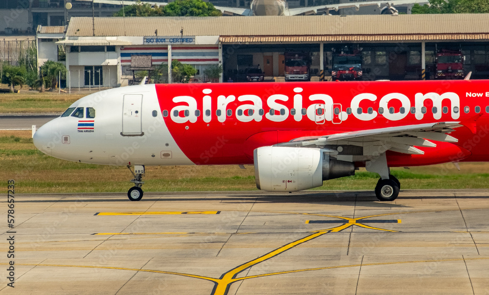 Air Asia jetliner taxiing to a gate at Don Mueang International Airport ...