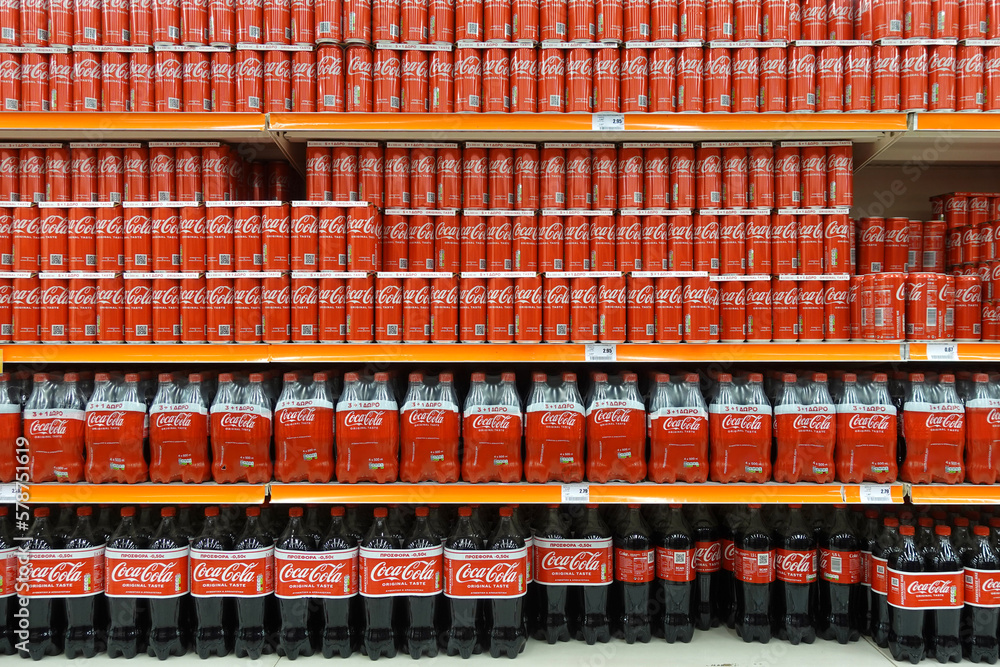 shelves stacked with coca cola soft drink cans and bottles Stock Photo ...