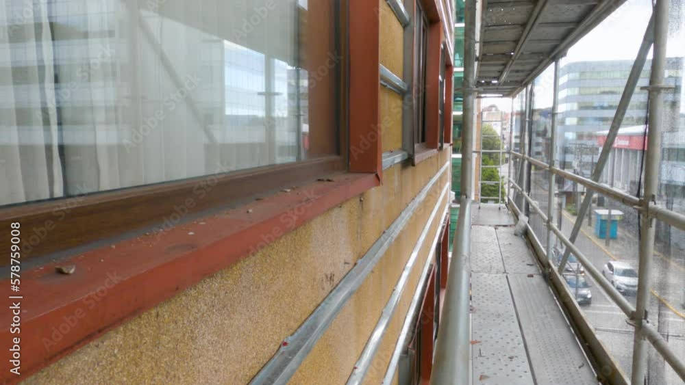 Video „Cladding replacement works from scaffolding installed on the ...