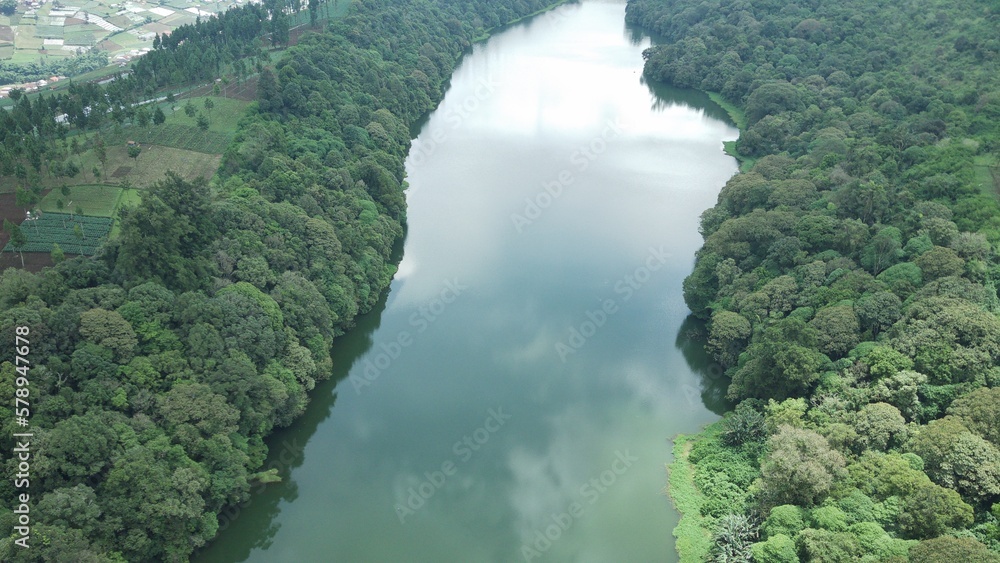 The mystical and magical beauty of the Ranjeng lake which can hypnotize ...