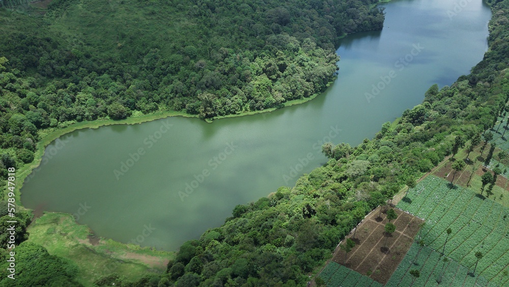 The mystical and magical beauty of the Ranjeng lake which can hypnotize ...