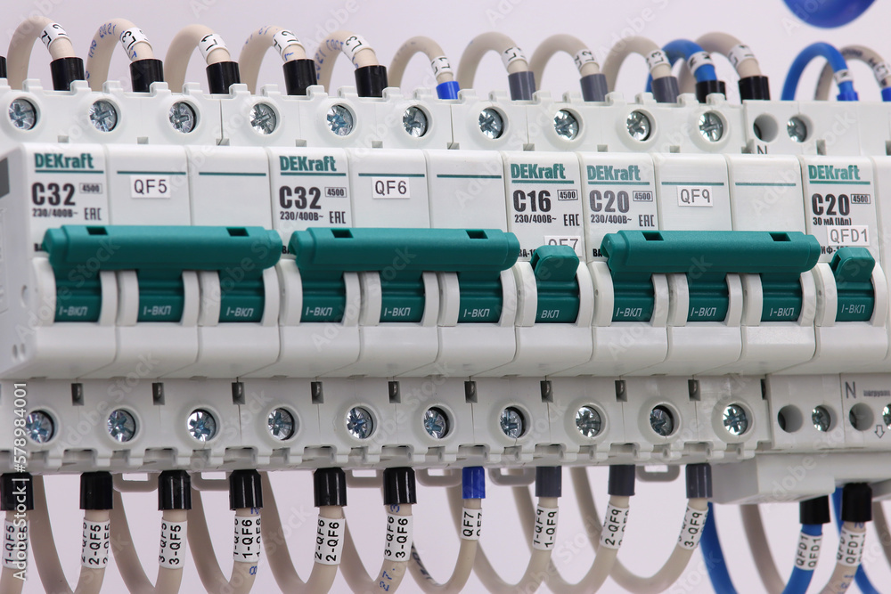 DEKraft automatic current switches for protection of electrical loads ...