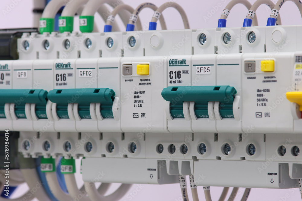 DEKraft automatic current switches for protection of electrical loads ...