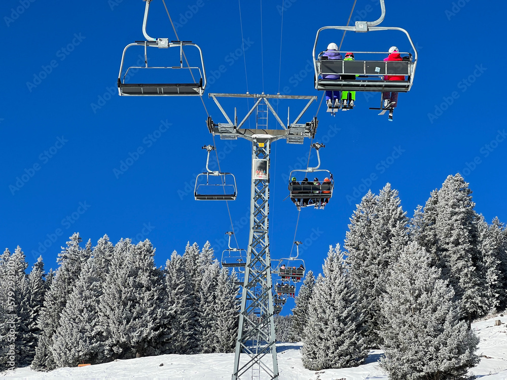 Fotografia do Stock: 4pers. High speed chairlift (detachable) Pedra ...
