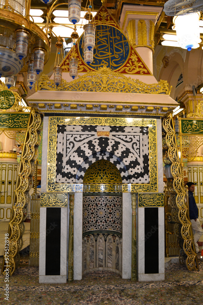 Prophet Mohammed Mosque - inside Al Masjid an Nabawi - Rawdah Mubarak Riadhul Jannah mehrab ...