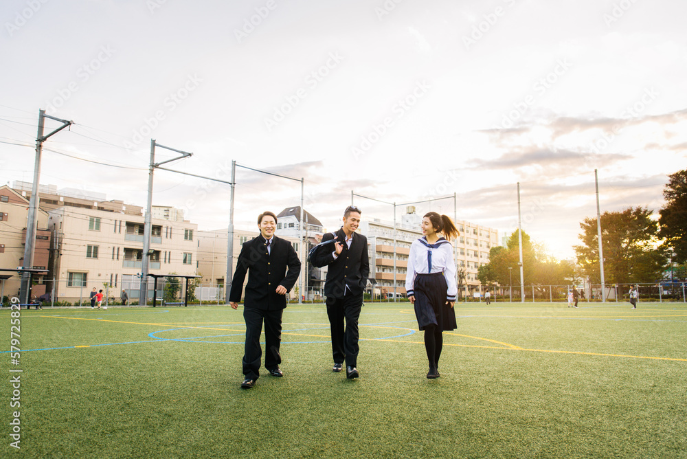 Foto de Young japanese students with traditional school college ...