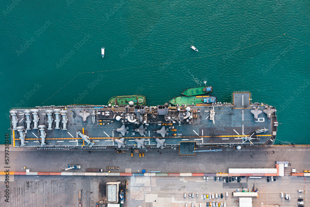 Aerial top view of Amphibious assault ship USS Makin Island (LHD 8 ...
