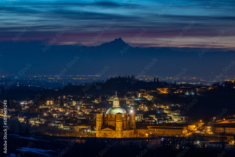 il profilo del monviso domina il santuario di vicoforte con la sua ... il profilo del monviso domina il santuario di vicoforte con la sua ...