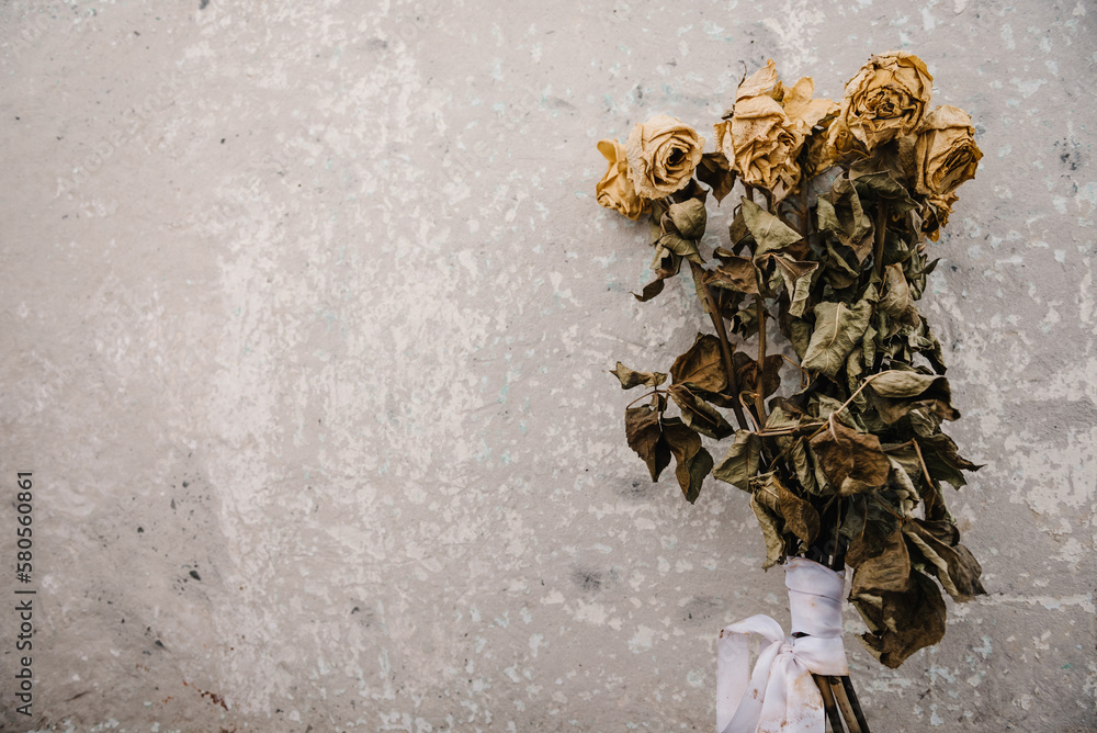 Dried bouquet of rose flowers on a gray structural background ...