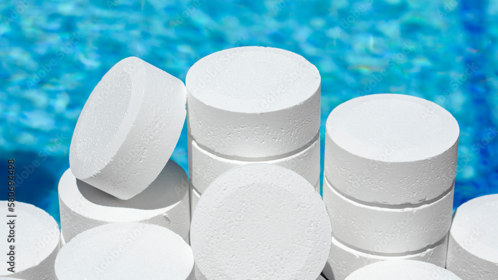 Foto de Chlorine tablet for swimming pools. Chemical products for the ...