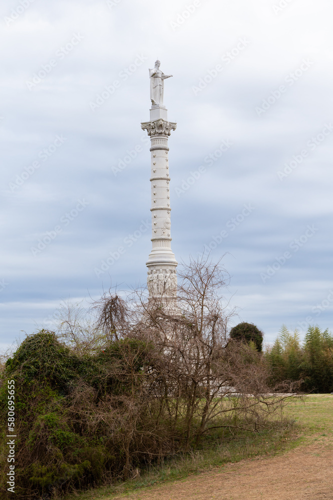 Fotografia do Stock: Vertical view of the historic 1884 granite Victory ...