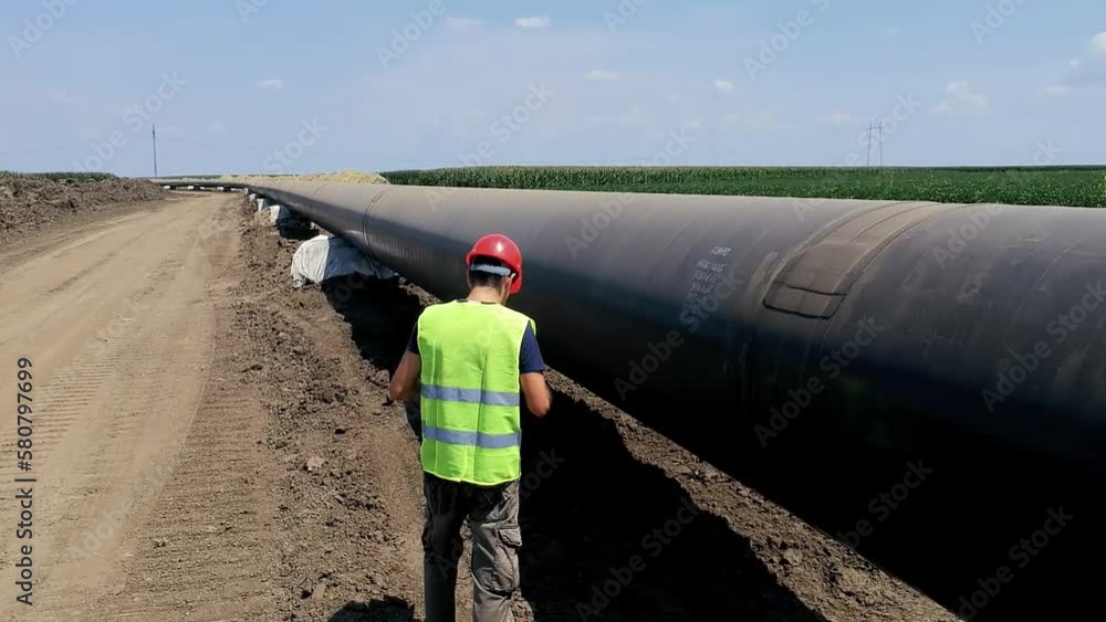Wideo Stock: Worker Walking Next to Gas Pipeline - Drone Point of View ...