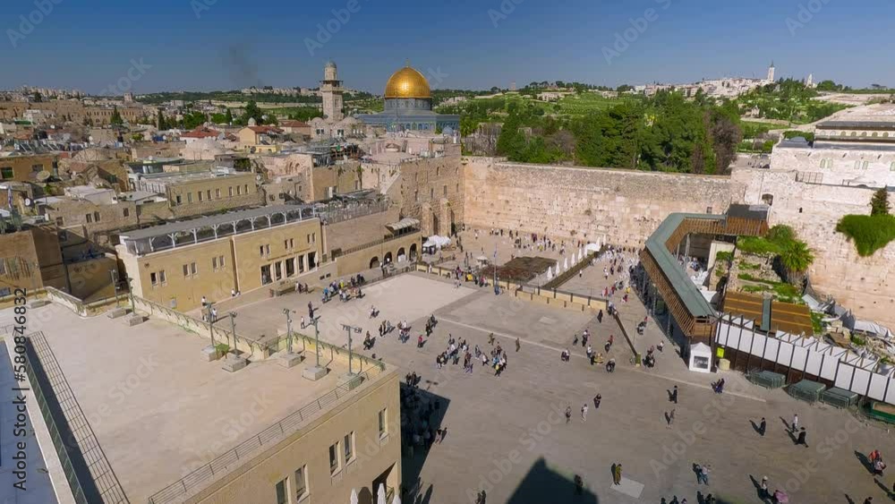 The Jewish shrine of the Wailing Wall in the old city of Jerusalem ...