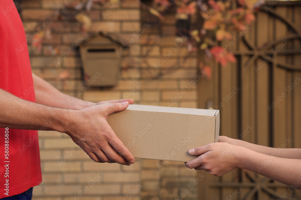 Man receiving parcel from courier outdoors, closeup Stock 写真 | Adobe Stock