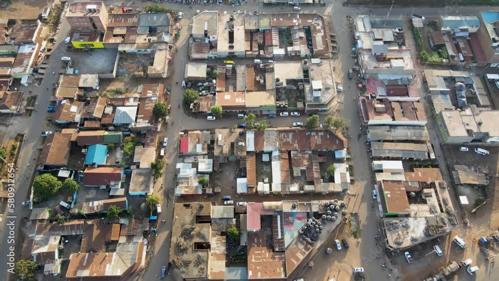 Vidéo Stock kibera aerial drone slum nairobi kenya neighborhood dirty ...