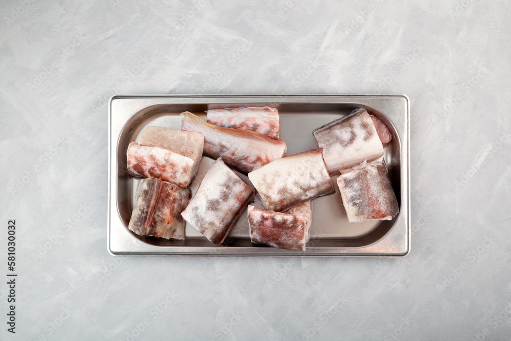 Fotka „Pieces of raw fish sea eel on metal tray. Congrio, shrimp fish ...
