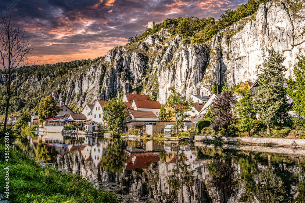 Sunset view of Essing with the ruins of Randeck castle over the river ...