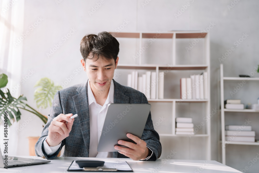 Businessman hand Project manager working and update tasks and Gantt ...