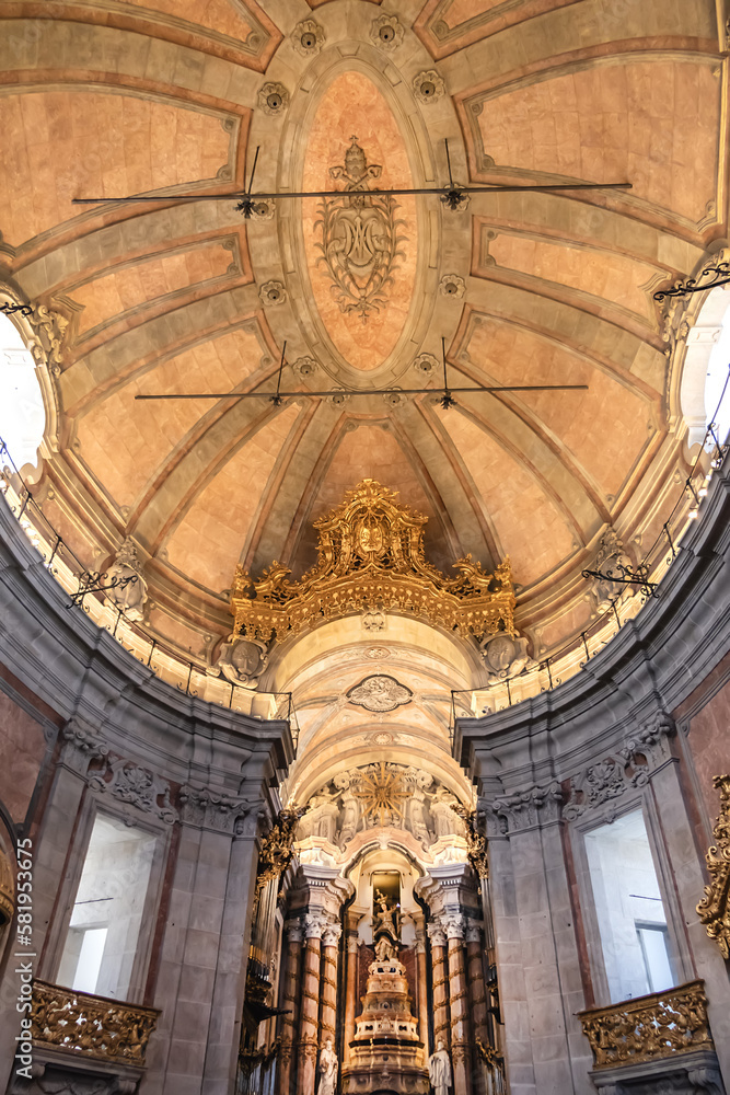 Foto de Interior of Baroque Church of Clerigos (Igreja dos Clerigos ...