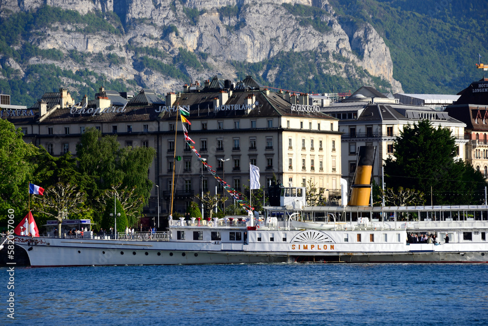 Steamboat Simplon on Lake Geneva, city center of Geneva, facades along ...