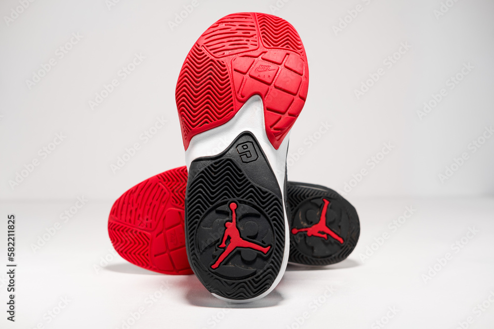 kent.uk 01.01.2023 nike air jordan max aura 3 basketball retro basket ...