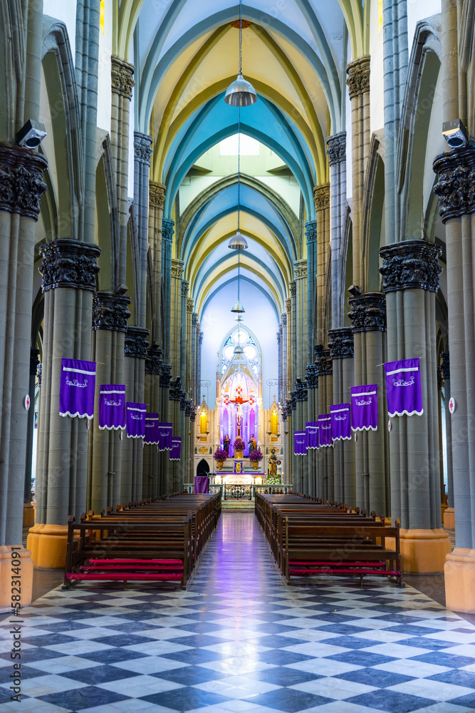 Interios de la Iglesia "El Calvario" Centro Histórico de San Salvador ...