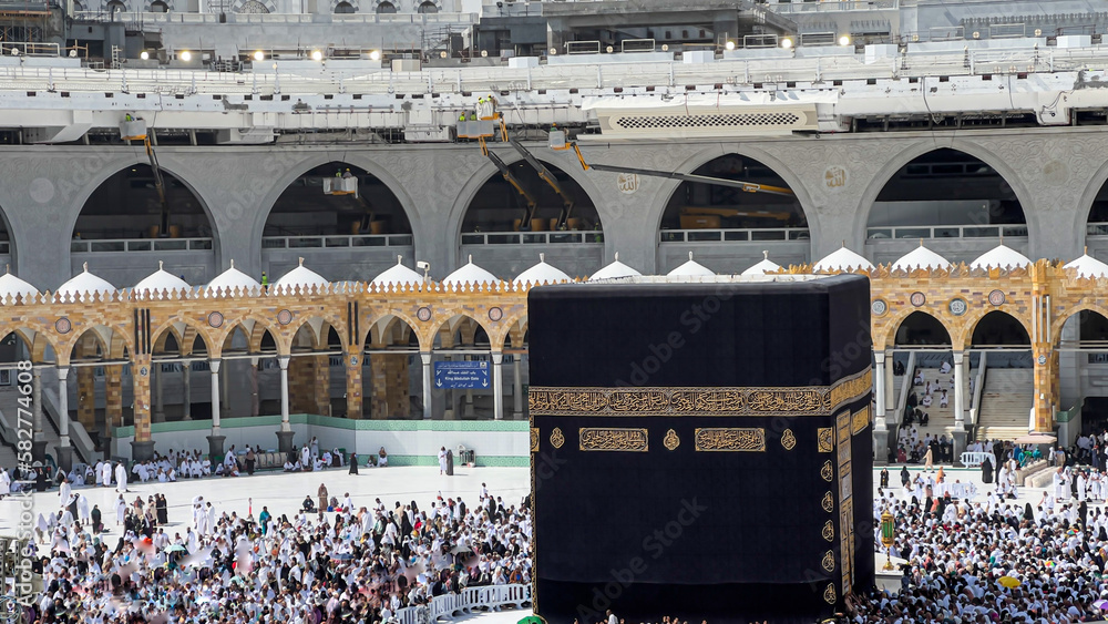 Mecca, Saudi Arabia: Muslim pilgrims from around the world circle the ...