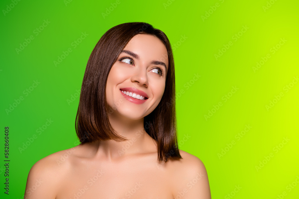 Foto de Adorable cute lady wear no clothes look side posing for beauty ...