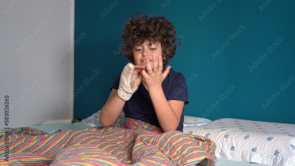 boy child 8 years old child breaks by fracturing the finger of his ...