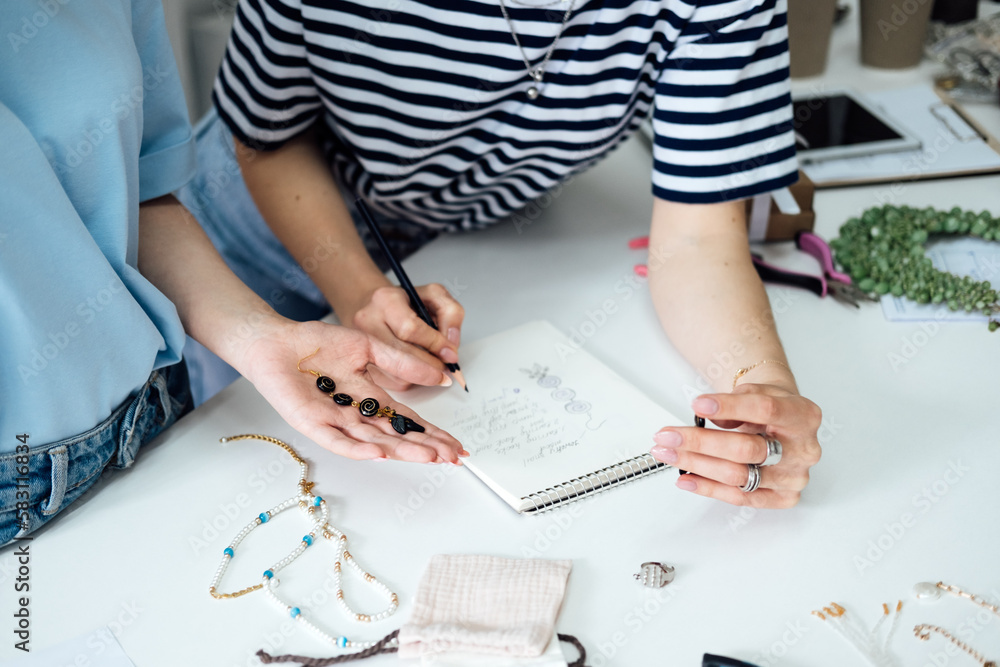 Jewelry Design: Learn the art of designing jewelry, including sketching ...
