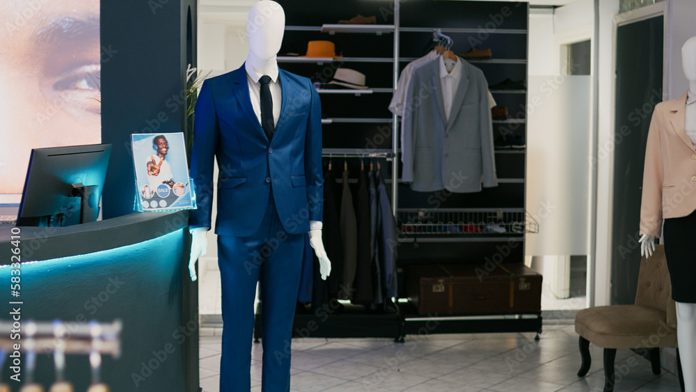 Foto de Empty clothing store for modern people and clients, commercial ...