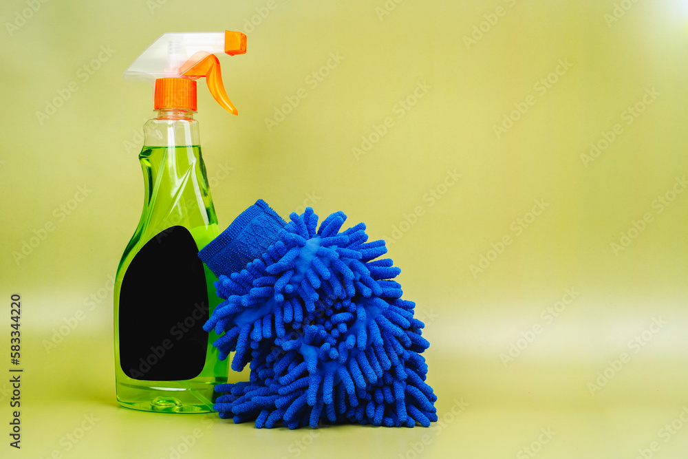 Eco-friendly glass cleaner and wash mitt on microfiber. Cleans car ...