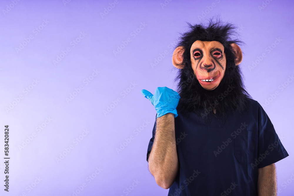 Foto Stock Disguised person in a monkey mask and doctor's outfit ...