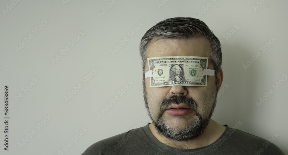 Foto Stock Business man with a one dollar bill blinding his eyes ...