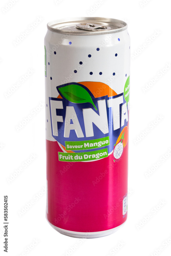 Vaison la Romaine - France - 21 mars 2023 - boite de boisson gazeuse marque Fanta saveur mangue ...