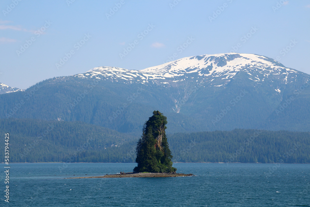 Foto de Alaska, New Eddystone Rock a volcanic spire Misty Fjords ...