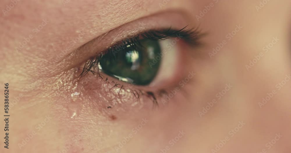 Vidéo Stock Eye with tears. Close up of crying persons' eye. Sad Woman ...