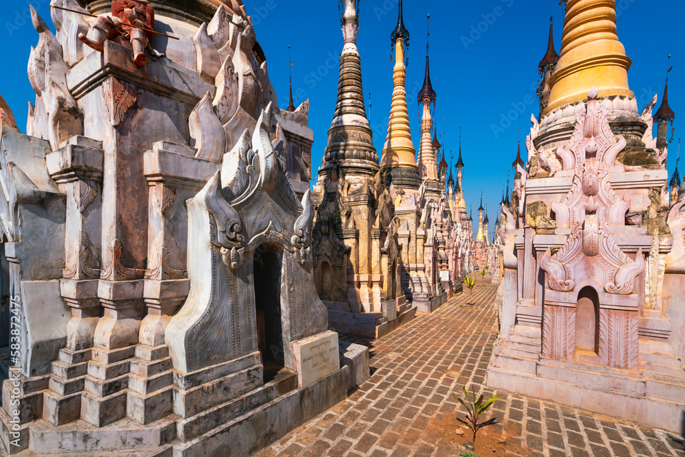 Kakku Pagodas (Mwe Taw Kakku Pagodas Complex), Inle Lake, Shan State ... Kakku Pagodas (Mwe Taw Kakku Pagodas Complex), Inle Lake, Shan State ...