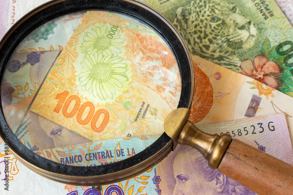 Argentine money, highest denominations, Argentine cash under the ...