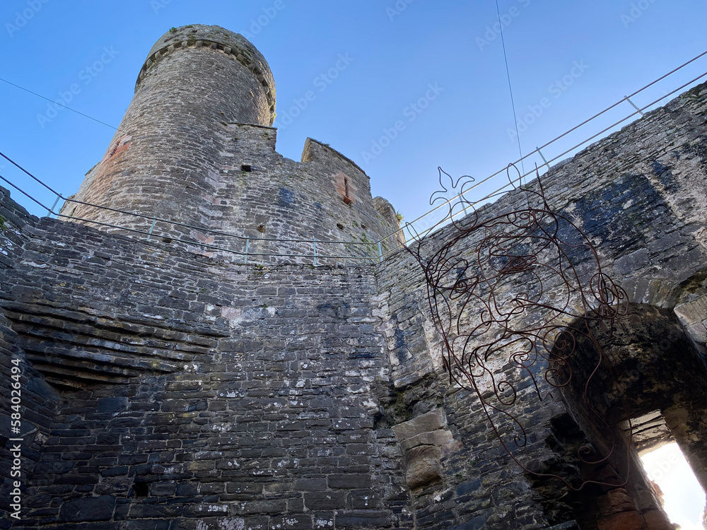 Foto de Conwy, North Wales, United Kingdom: Sculpture of King Edward I ...