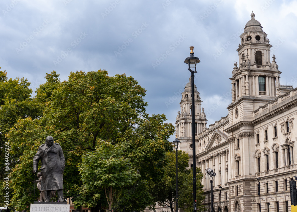 London, England: Statue of Winston Churchill in Parliament Square ...