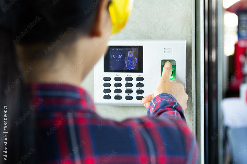Foto Stock Woman foreman or Architect scanning her fingerprint on the ...