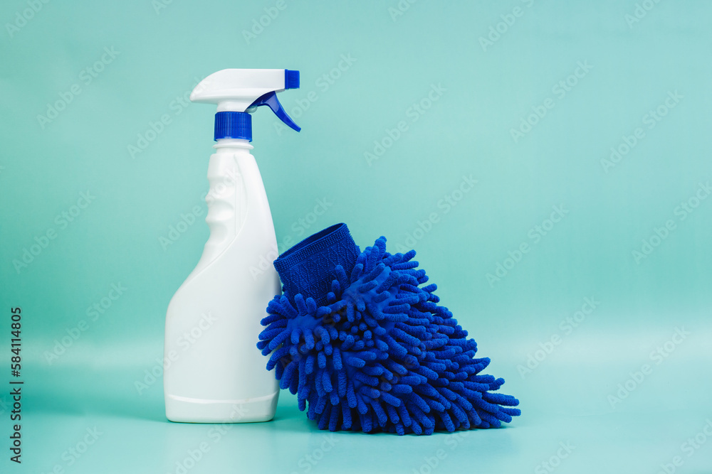 Eco-friendly glass cleaner and wash mitt on microfiber. Cleans car ...