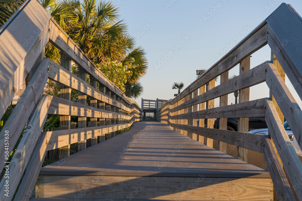 Foto de Wooden straight pathway with railings in Destin, Florida ...