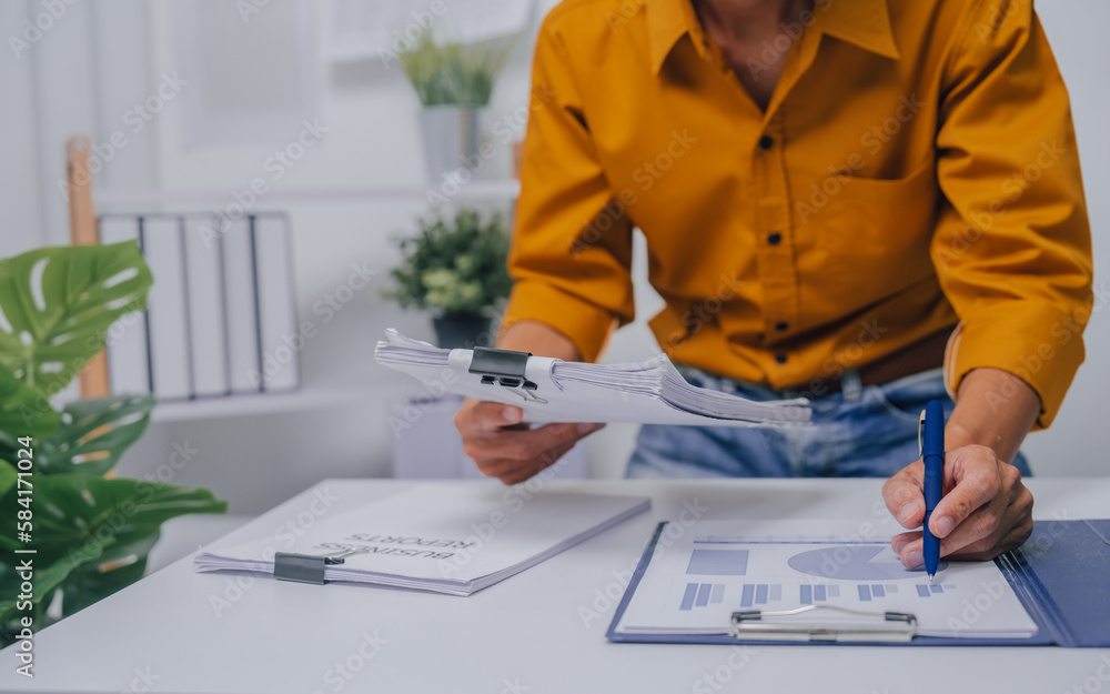 Young Serious asia people bookkeeper doing bookkeeping entrepreneur ...